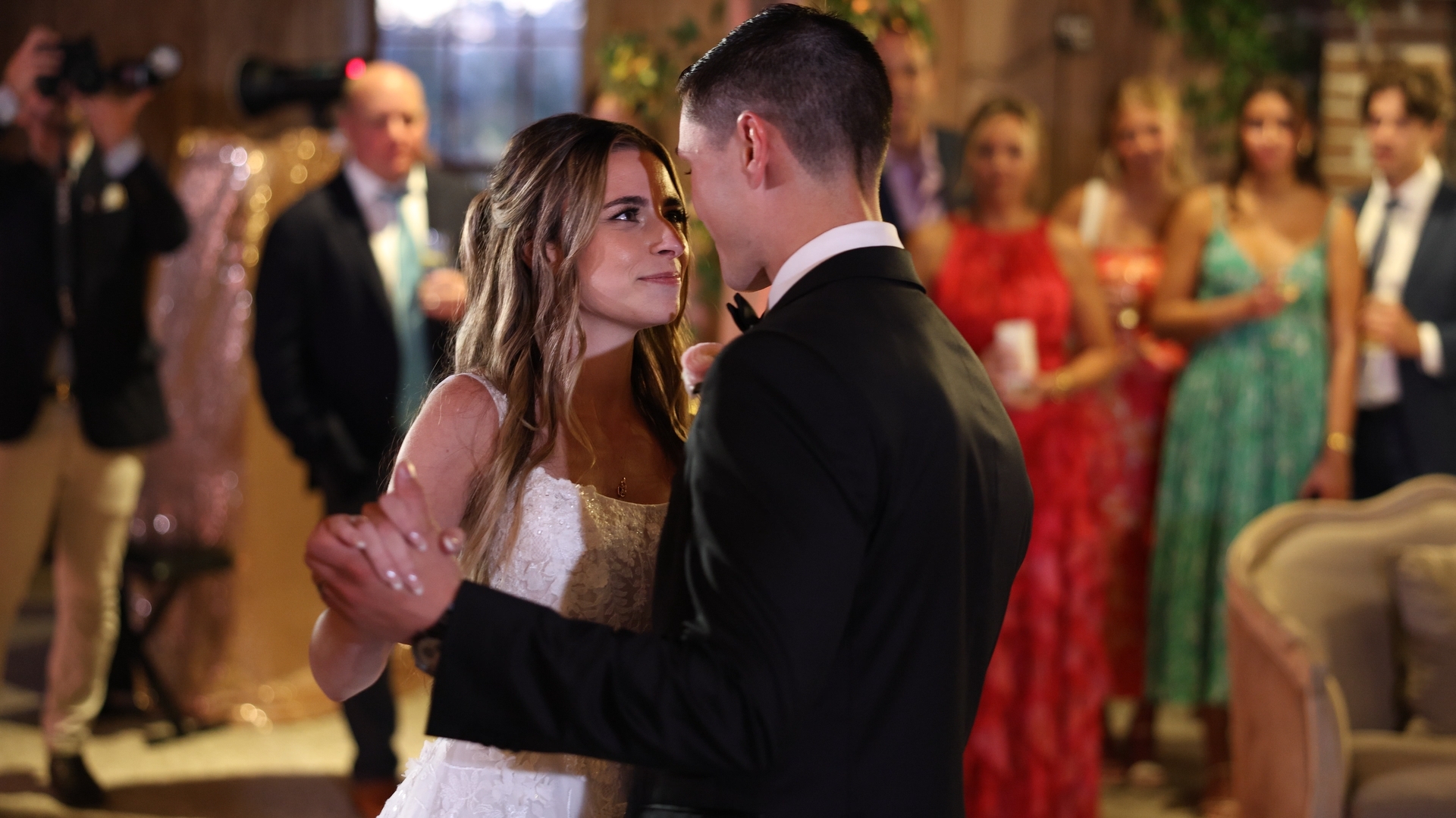 Capturing Timeless Moments: Essential Tips for Shooting Stunning Wedding Videography - Francis ...